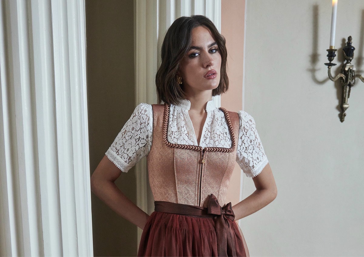 Dirndl-Ausschnitte: der perfekte Rahmen für das Dekolleté