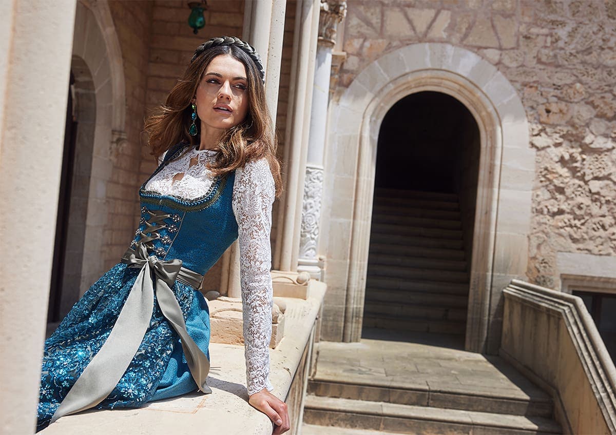 Welche Bestandteile gehören zum Dirndl?