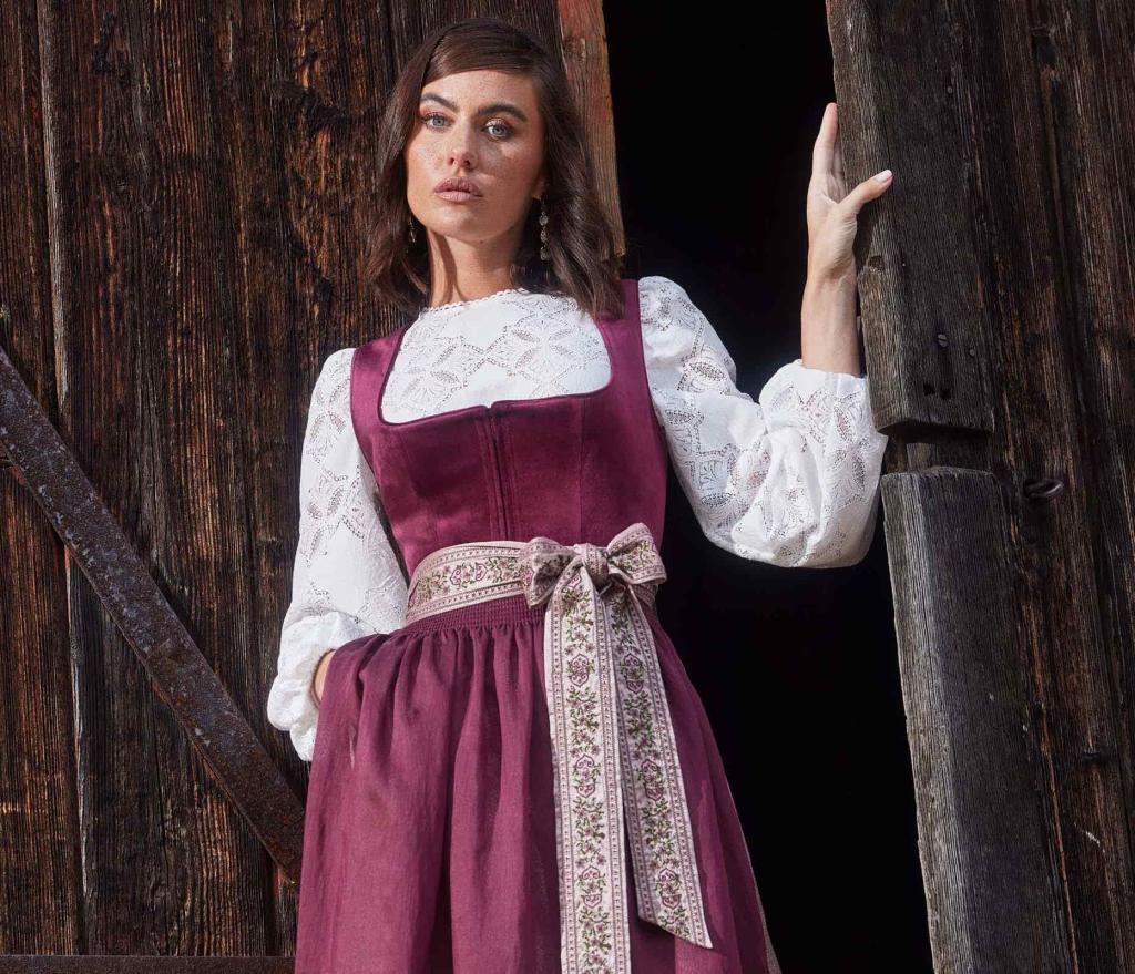 Blaue Dirndl im Krüger Dirndl Online Shop