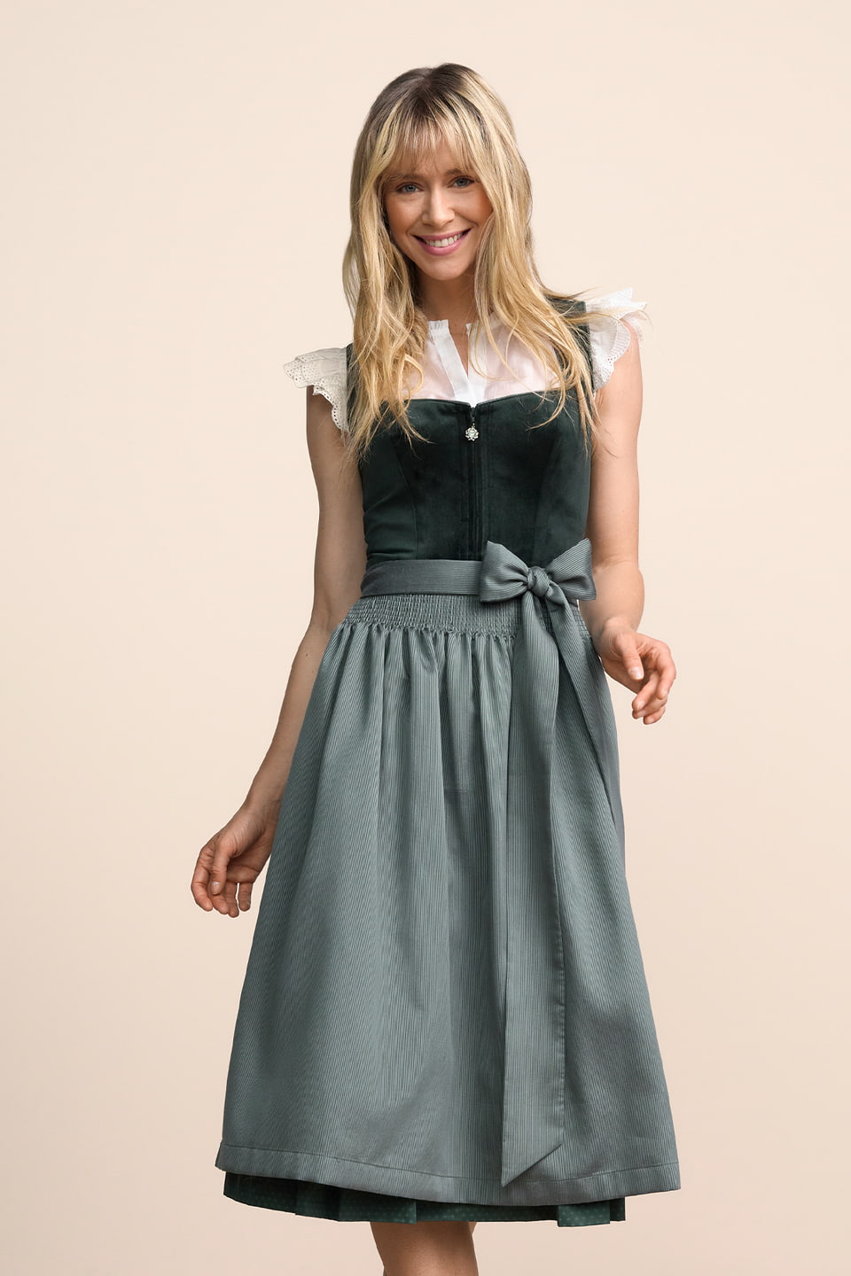 Wie sitzt ein Dirndl richtig?