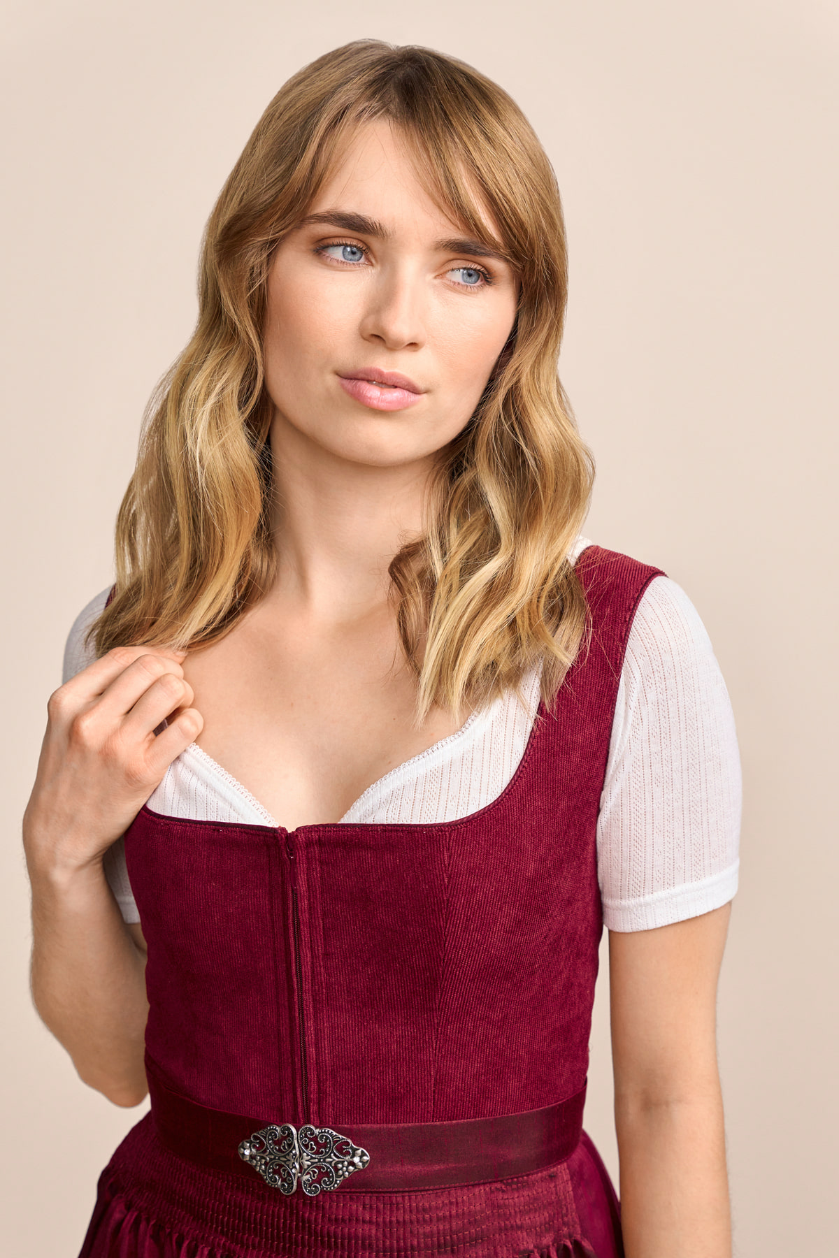 Dirndl Evi (60cm) in rot im Krüger Dirndl Online Shop