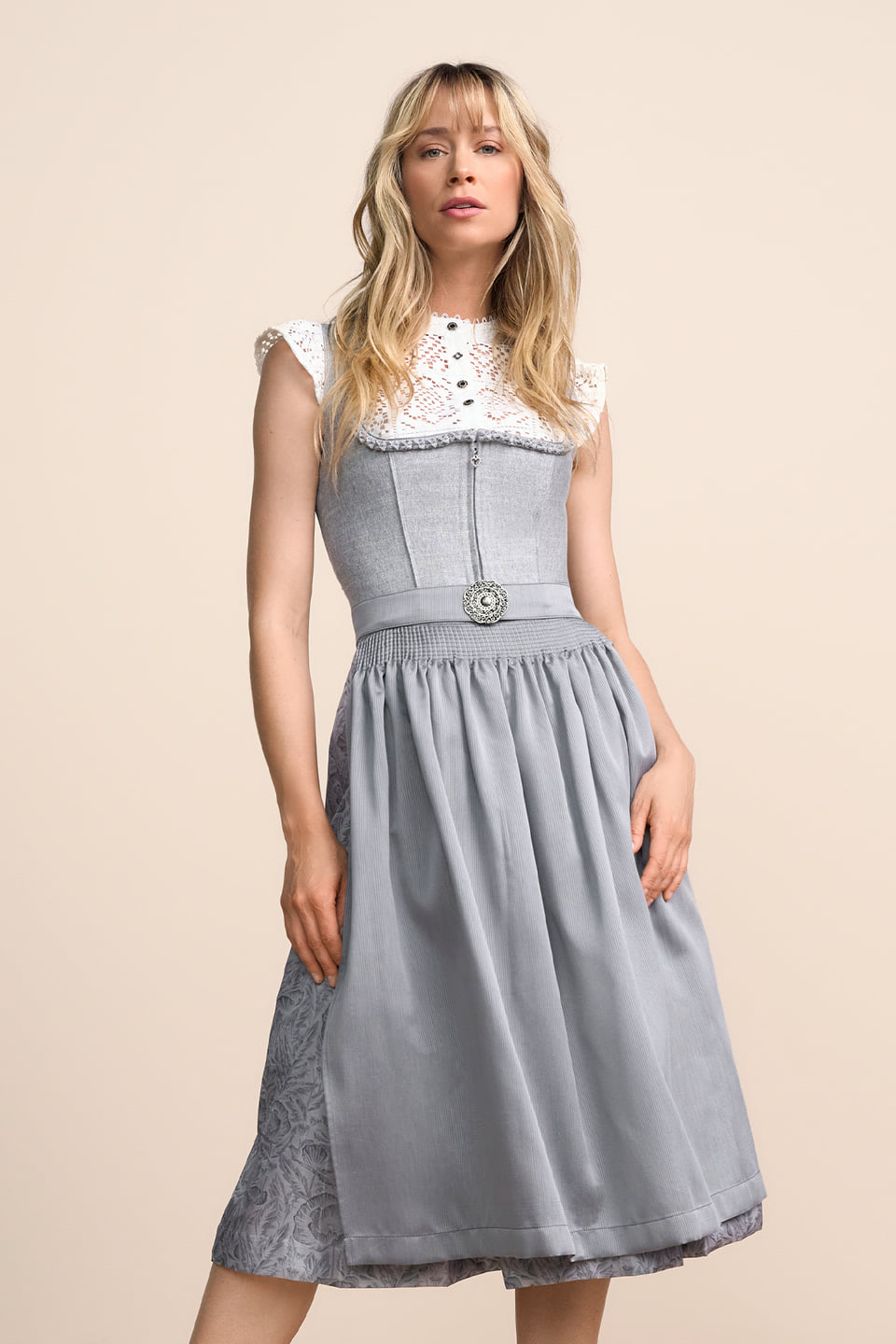 Wie sitzt ein Dirndl richtig?