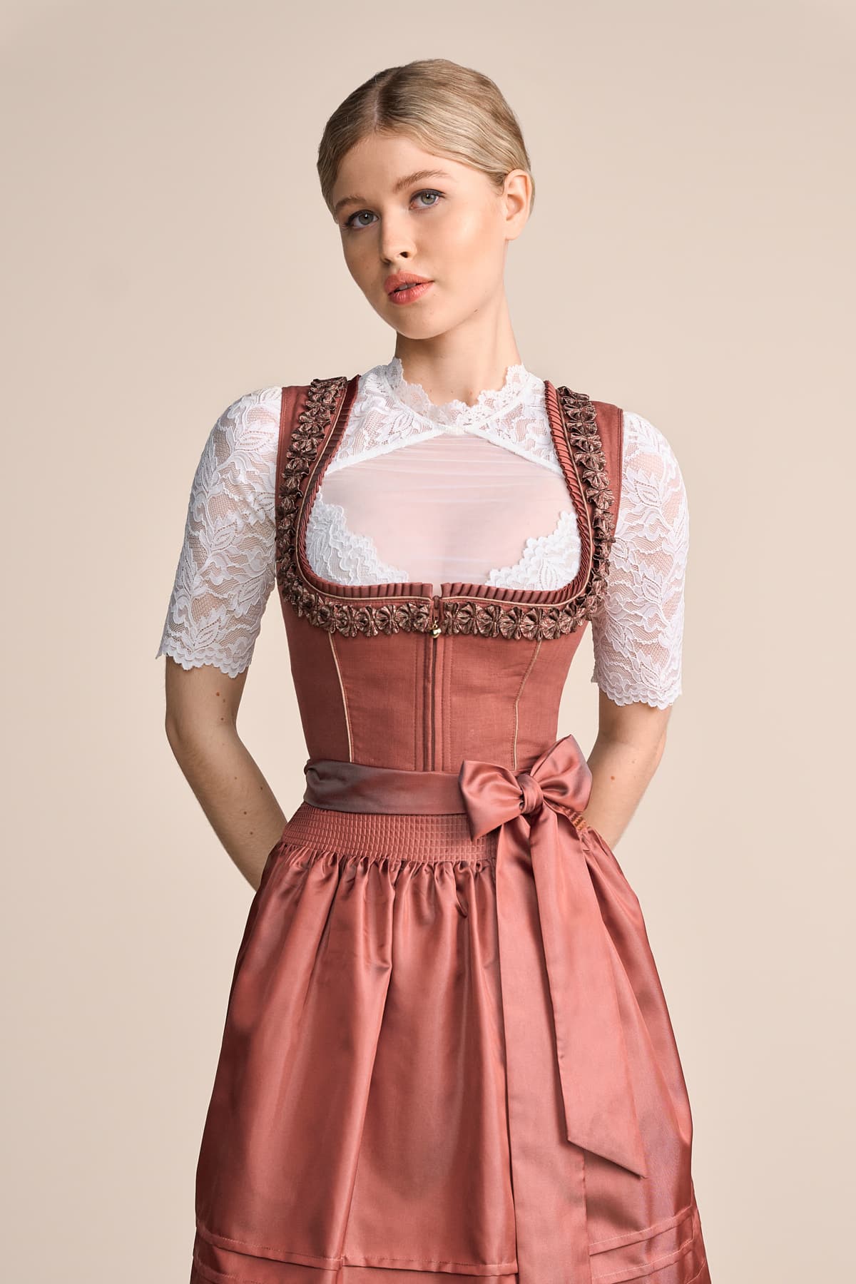 Dirndl Marielle (50cm) in rot im Krüger Dirndl Online Shop
