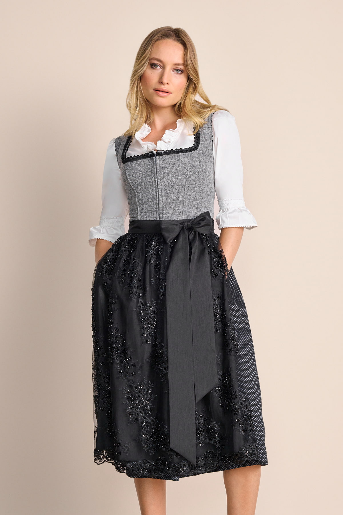 Dirndl Ashly (70cm) in schwarz im Krüger Dirndl Online Shop