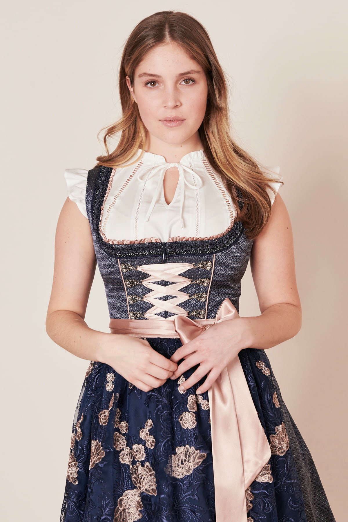 Dirndl Tracy (60cm) in blau im Krüger Dirndl Online Shop