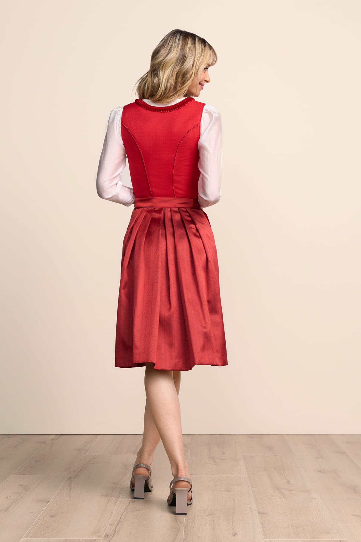 Dirndl Esmaray (60cm) in rot im Krüger Dirndl Online Shop