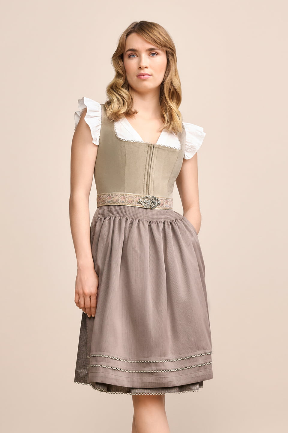 Beige Dirndl im Krüger Dirndl Online Shop