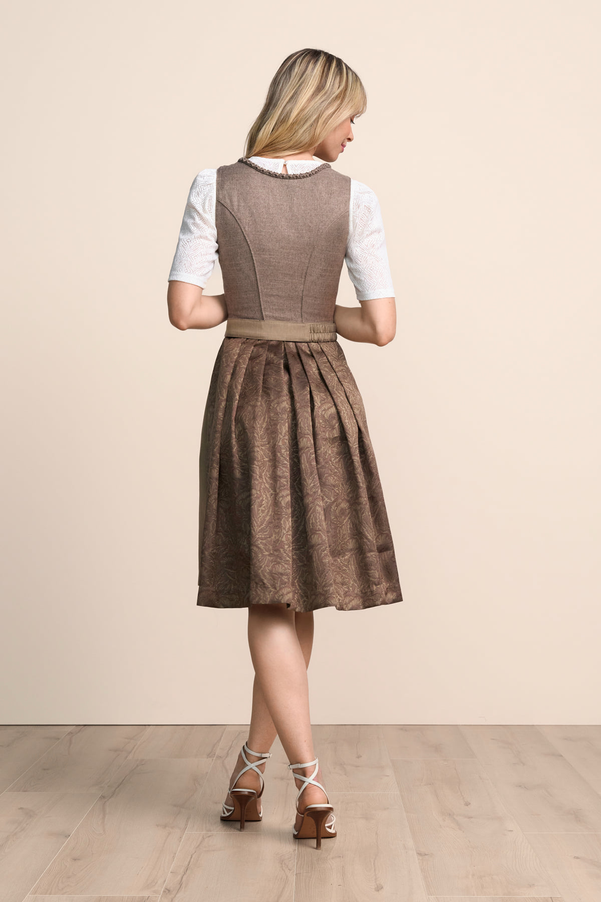 Dirndl Georgia (60cm) in braun im Krüger Dirndl Online Shop