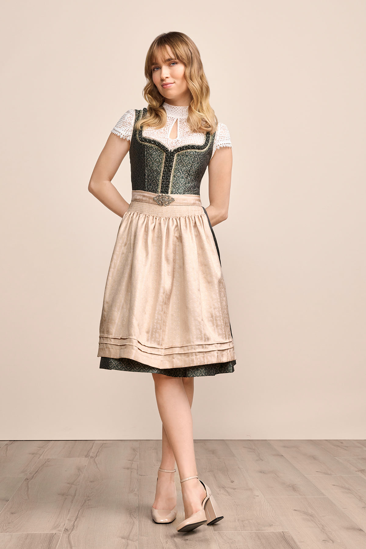 Dirndl Danara (60cm) in grün im Krüger Dirndl Online Shop