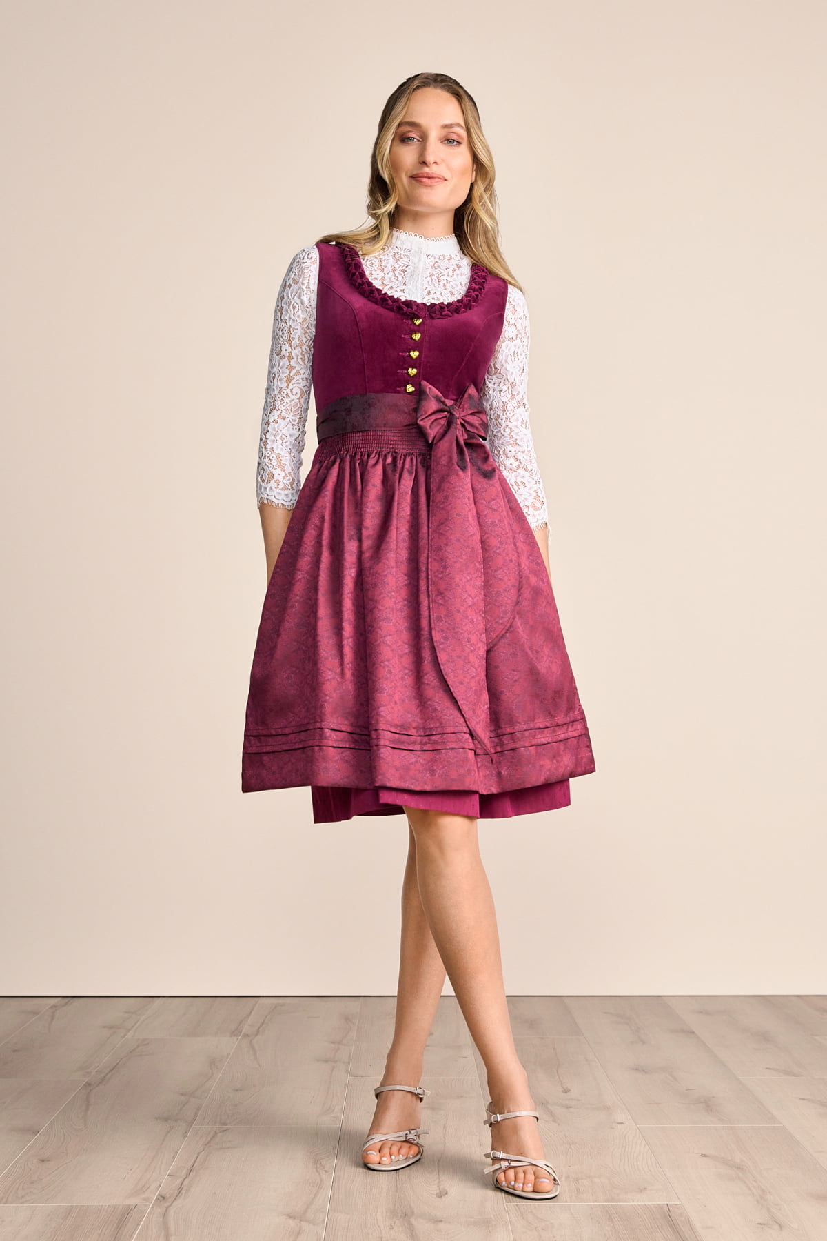 Dirndl Ayana (60cm) in rot im Krüger Dirndl Online Shop