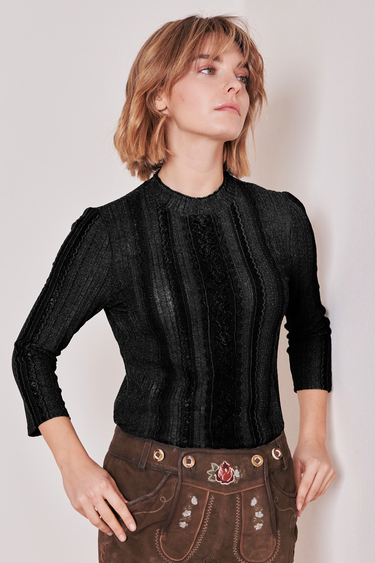 Trachtenbluse Cinzia in schwarz im Krüger Dirndl Online Shop