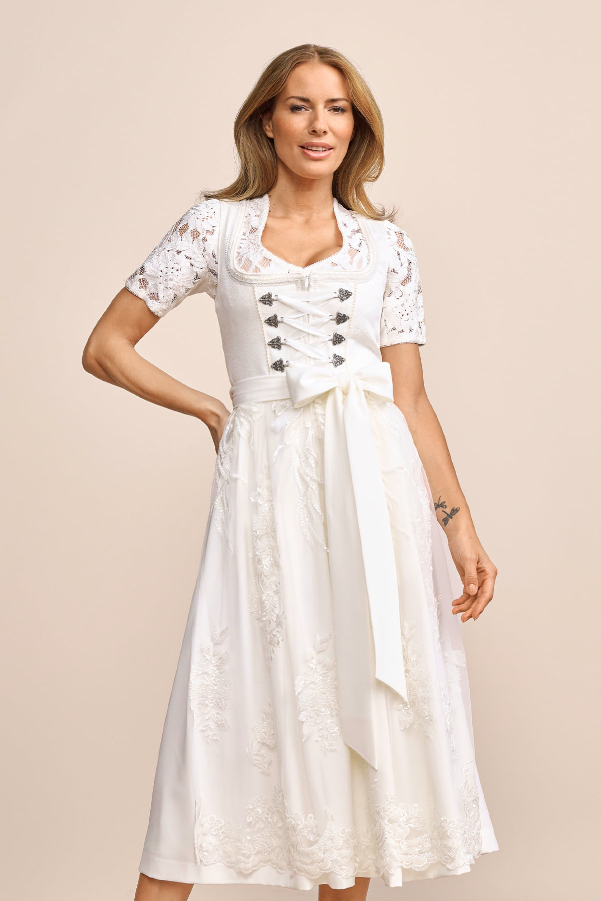 Dirndl Yaisa (80cm) in ecru im Krüger Dirndl Online Shop