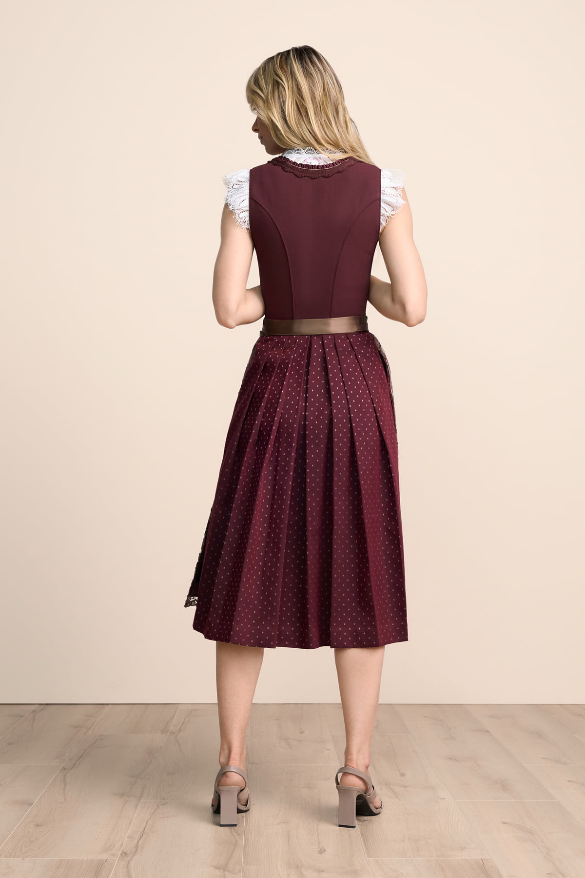 Dirndl Taraneh (70cm) in rot im Krüger Dirndl Online Shop