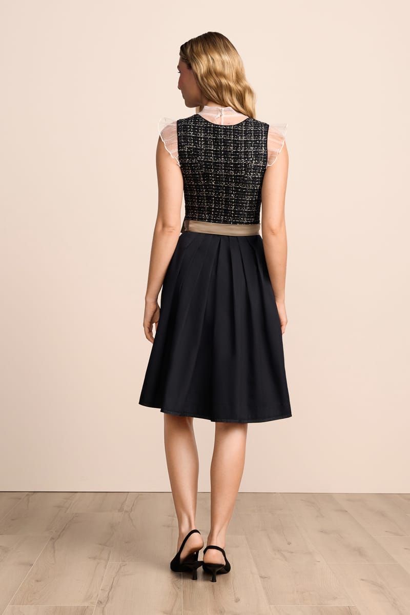 Dirndl Rosvina (60cm) in schwarz im Krüger Dirndl Online Shop