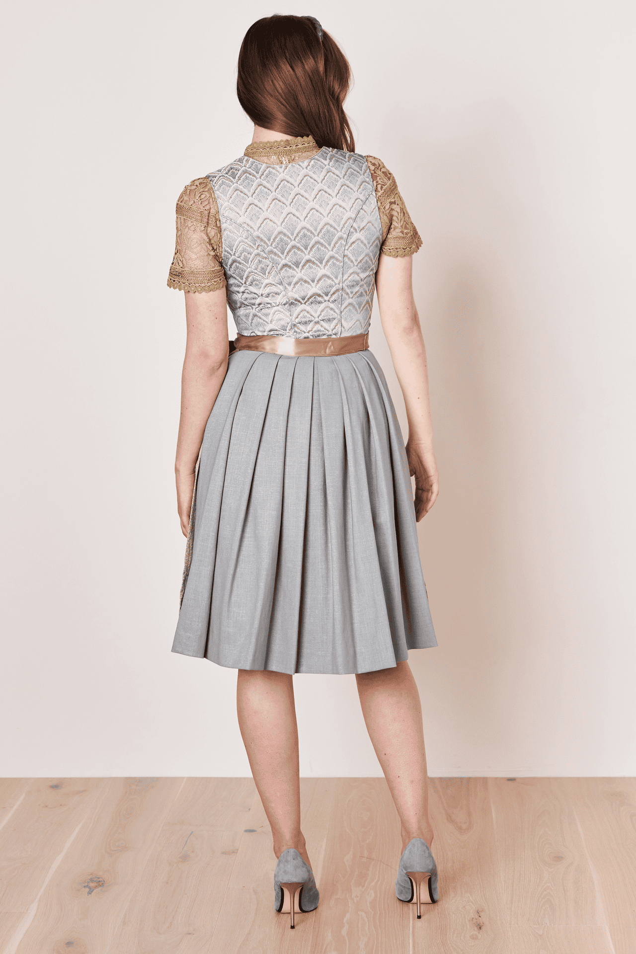 Dirndl Carsta (60cm) in grau im Krüger Dirndl Online Shop