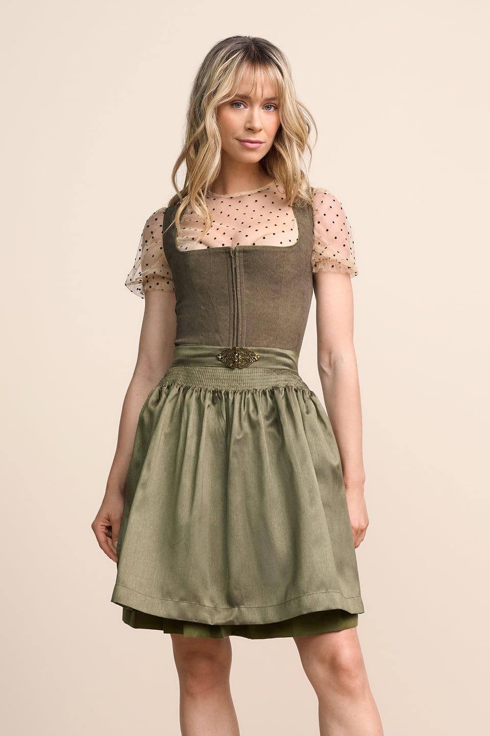 Wie sitzt ein Dirndl richtig?