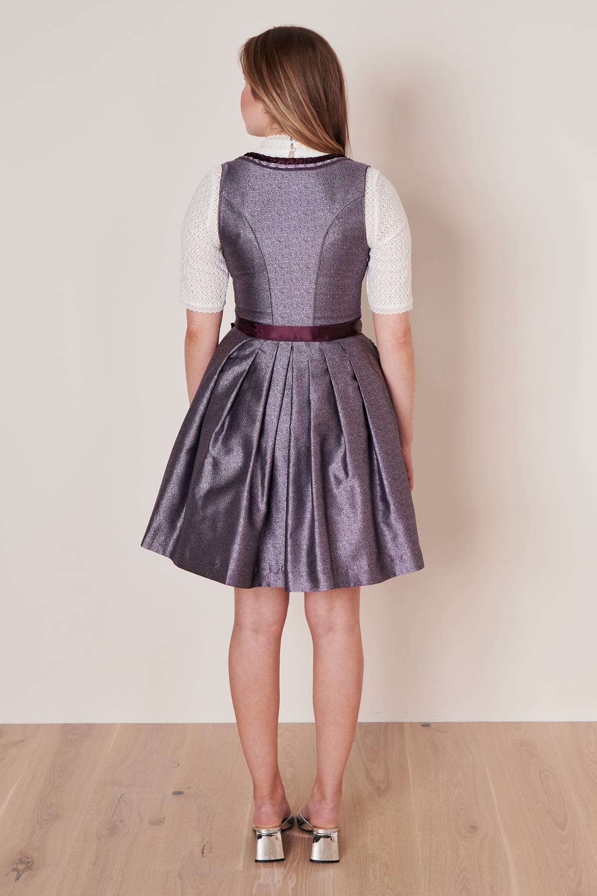 Dirndl Ilya (50cm) in lila im Krüger Dirndl Online Shop