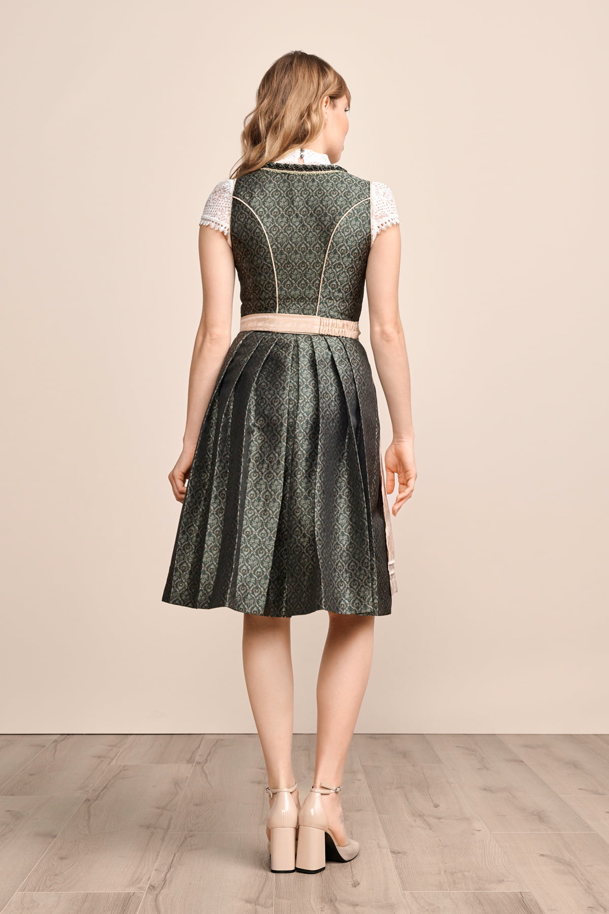 Dirndl Danara (60cm) in grün im Krüger Dirndl Online Shop