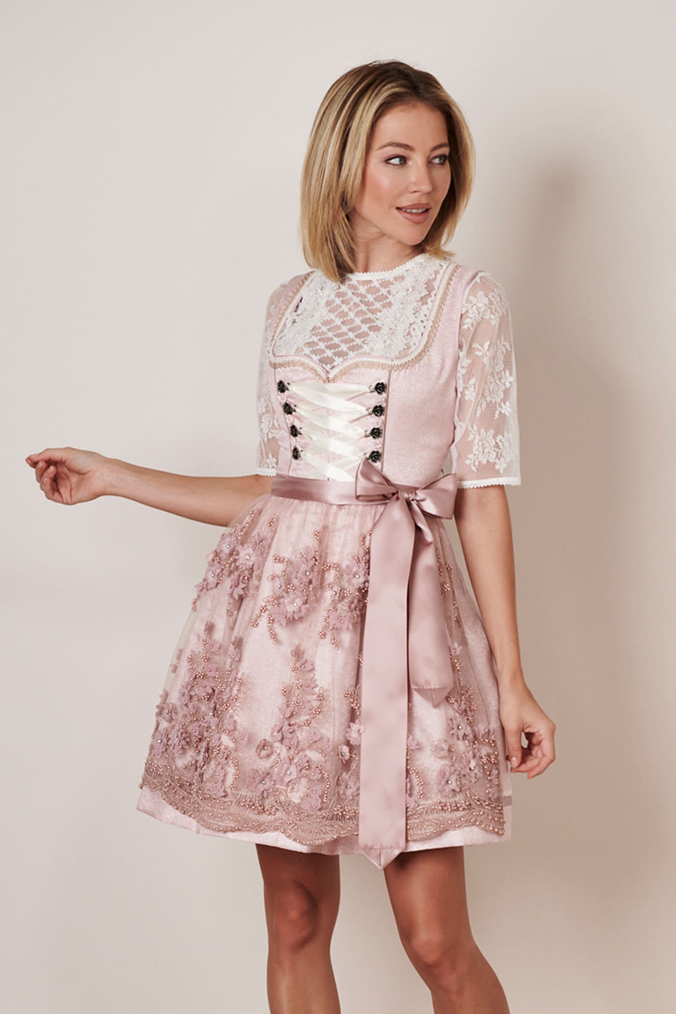 Hinreißende Mini Dirndl entdecken ♥
