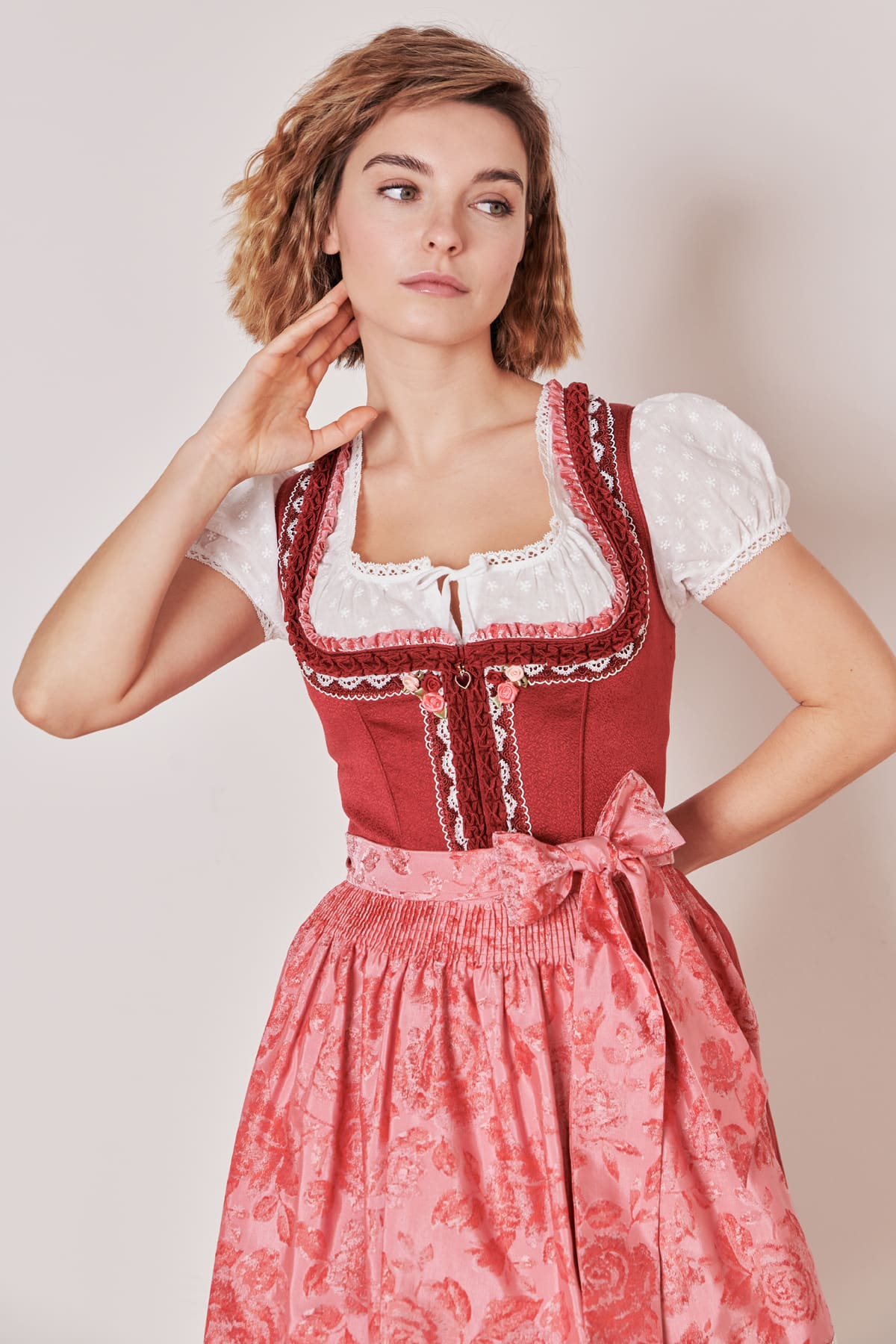 Dirndl Ulrika (60cm) in rot im Krüger Dirndl Online Shop