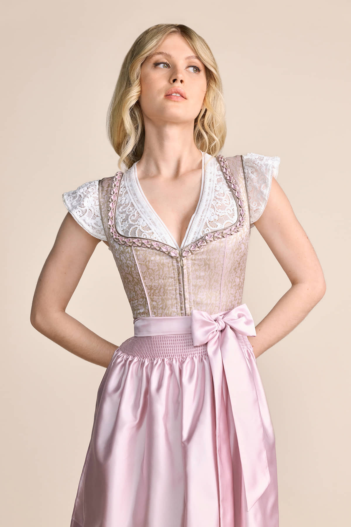 Dirndl Bruni (50cm) in beige im Krüger Dirndl Online Shop