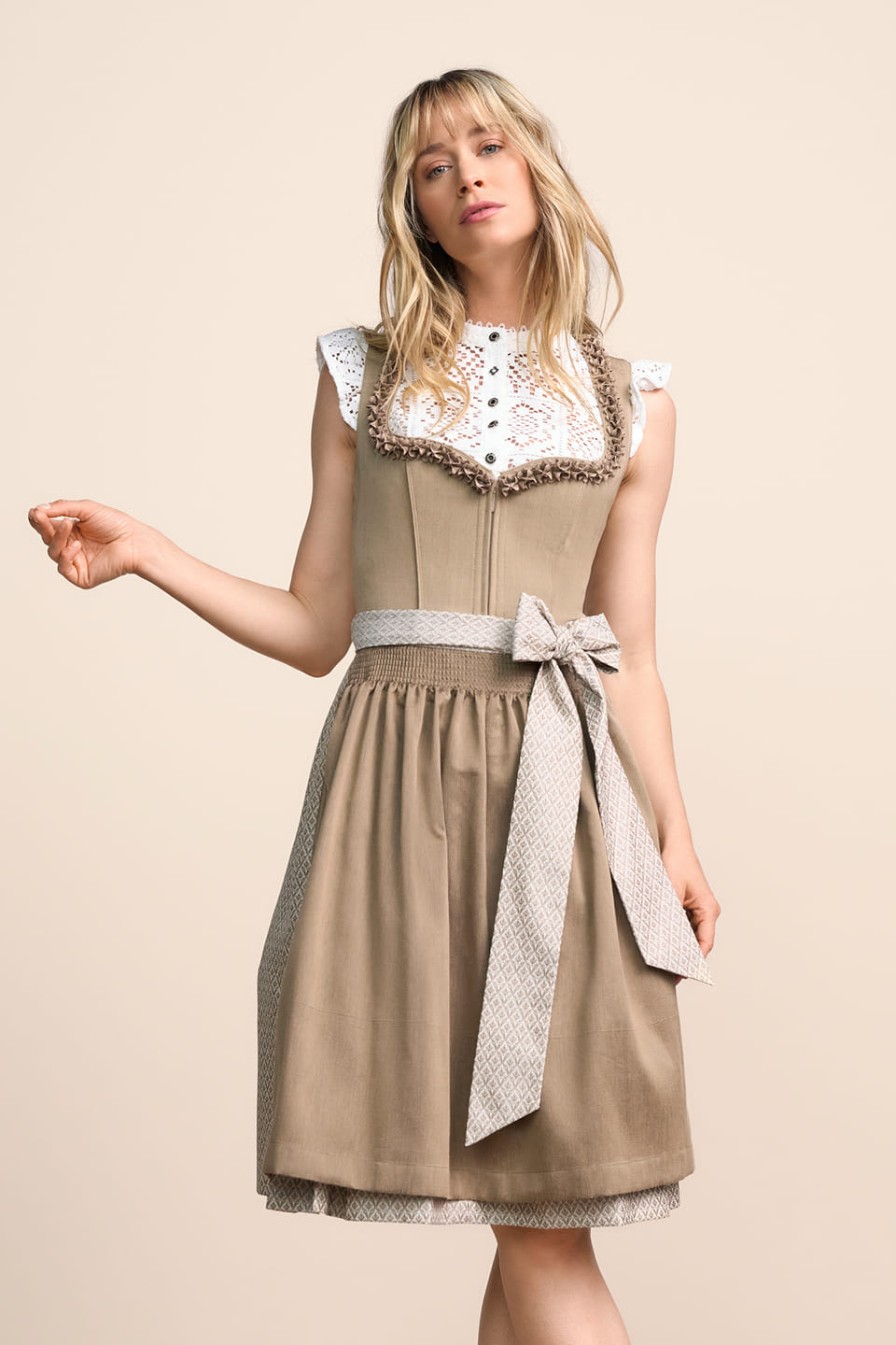 Beige Dirndl im Krüger Dirndl Online Shop