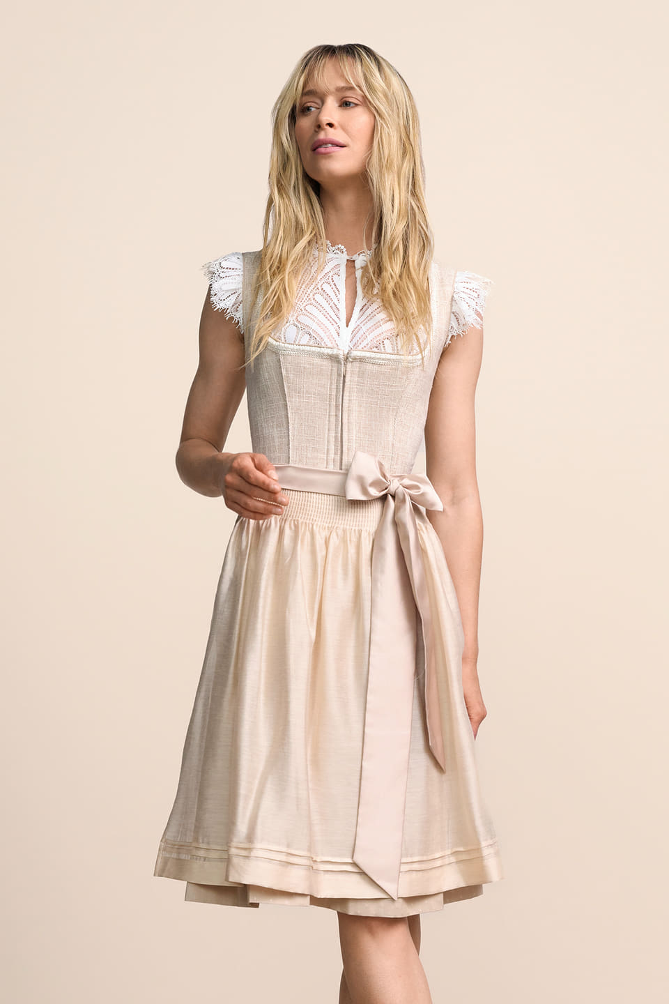 Beige Dirndl im Krüger Dirndl Online Shop