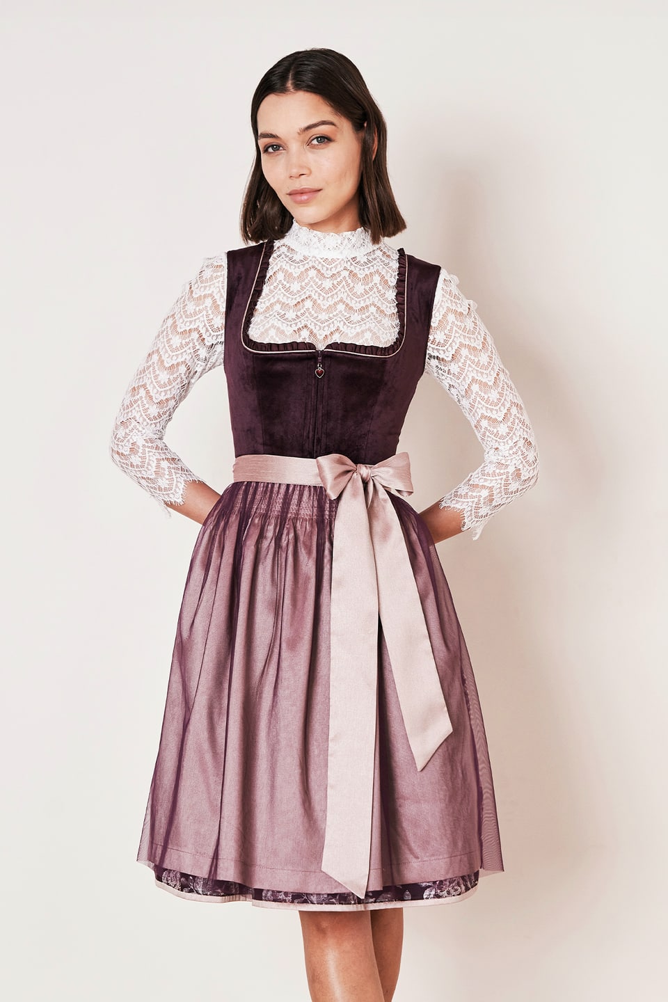 Lila Dirndl im Krüger Dirndl Online Shop