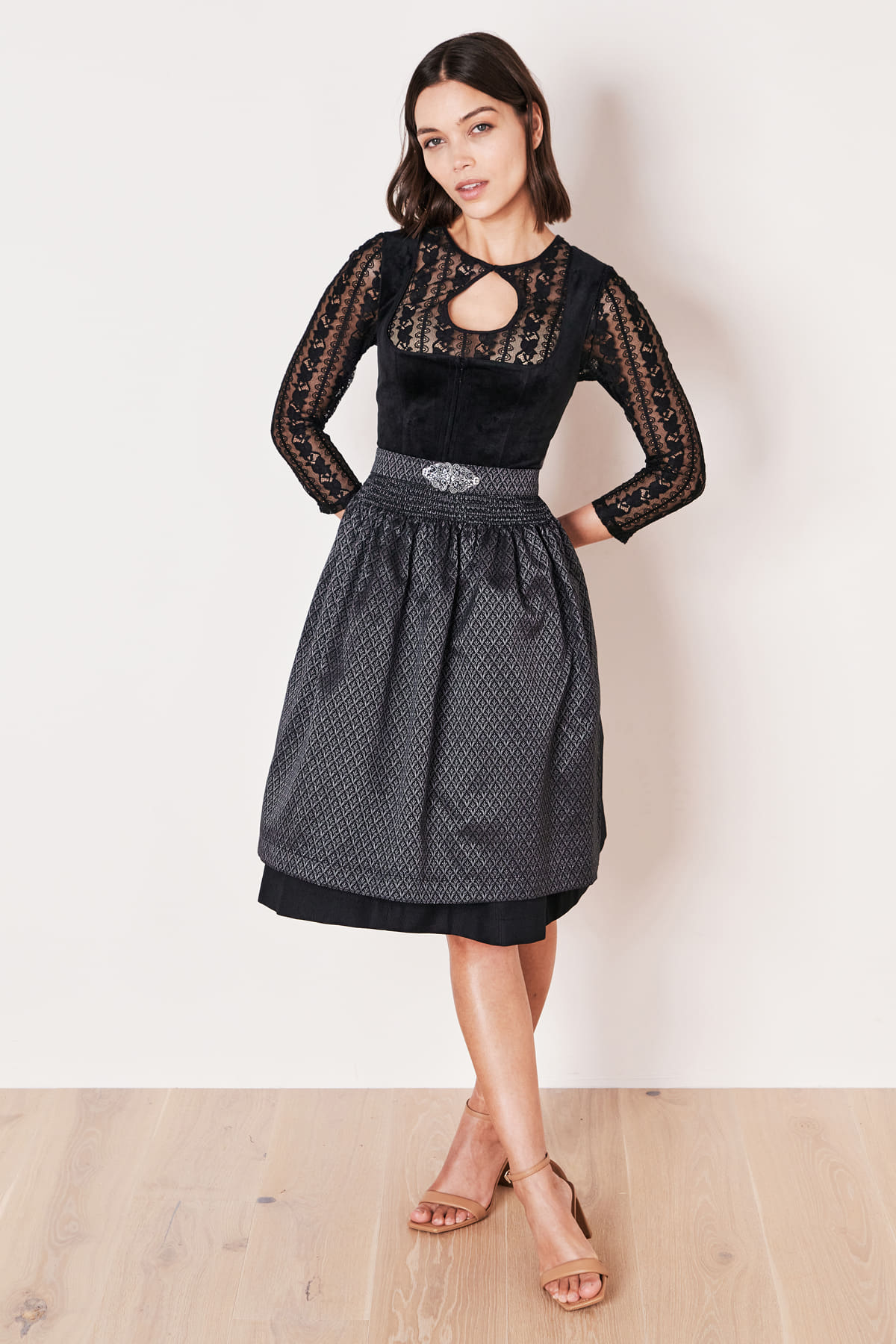 Dirndl Alisha (60cm) in schwarz im Krüger Dirndl Online Shop