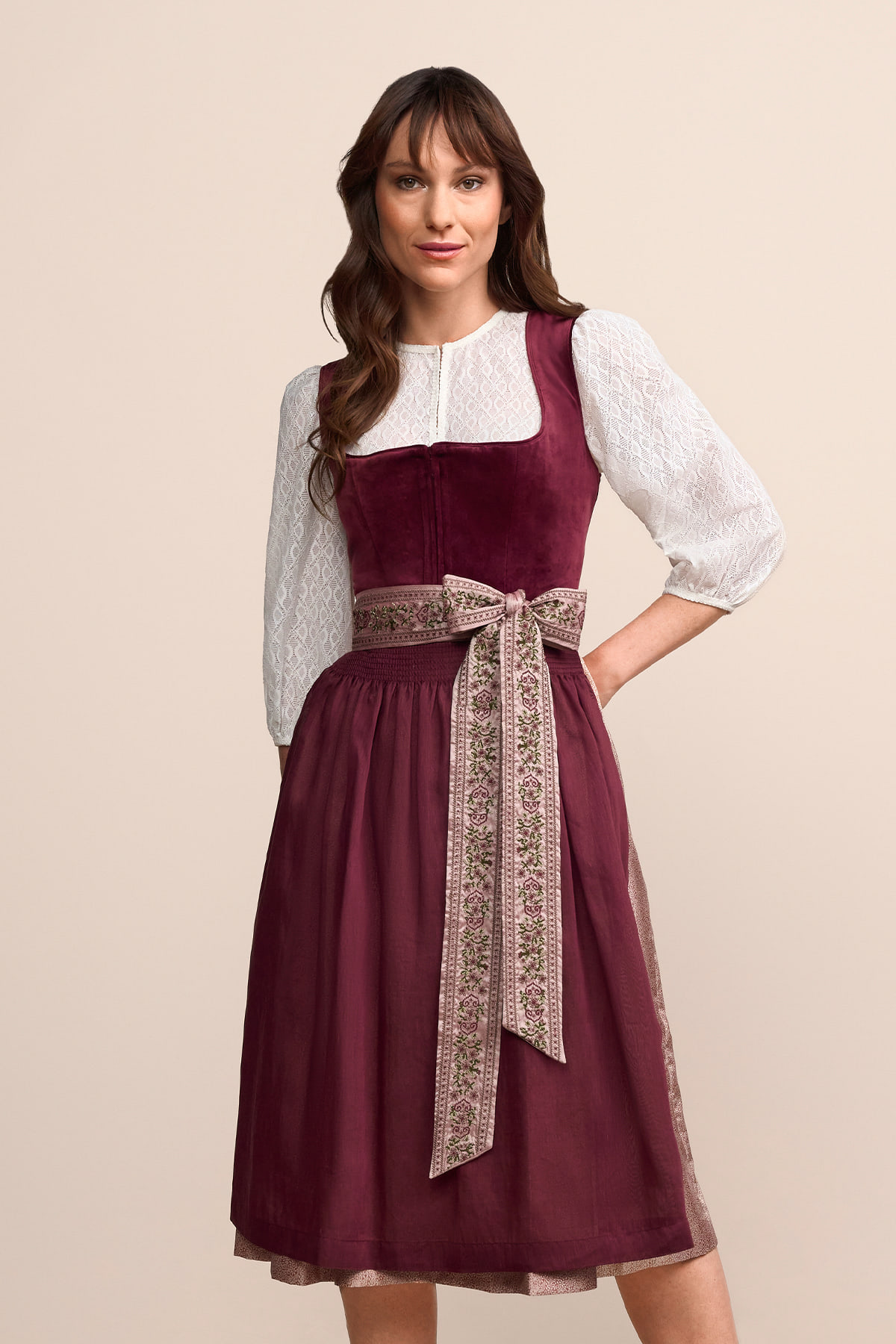 Dirndl Elaina (70cm) in rot im Krüger Dirndl Online Shop