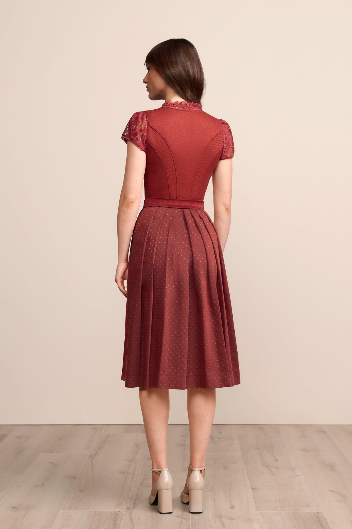 Dirndl Zanira (70cm) in rot im Krüger Dirndl Online Shop