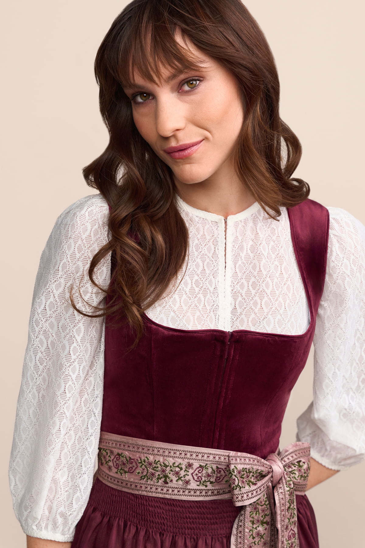 Dirndl Elaina (70cm) in rot im Krüger Dirndl Online Shop