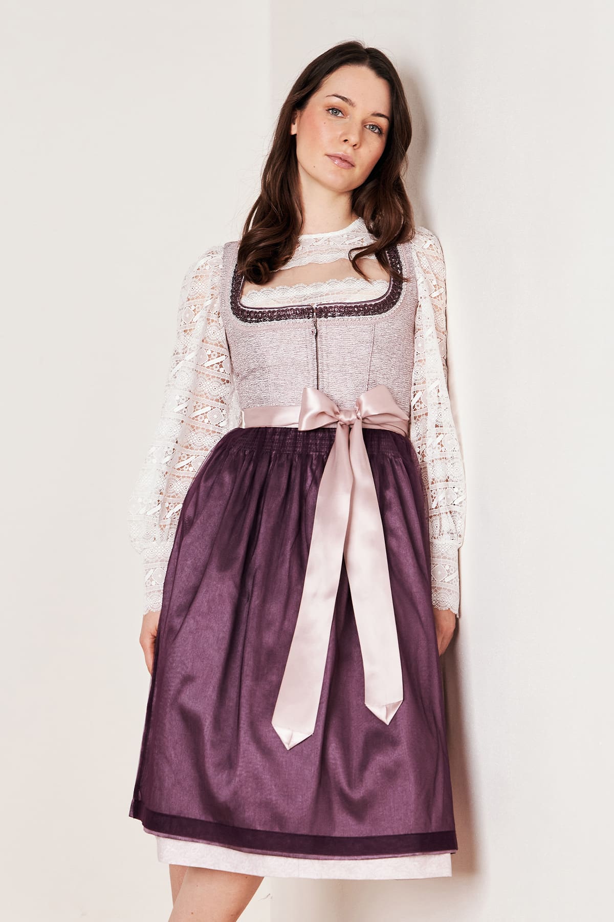Dirndl Abriana (70cm) in lila im Krüger Dirndl Online Shop