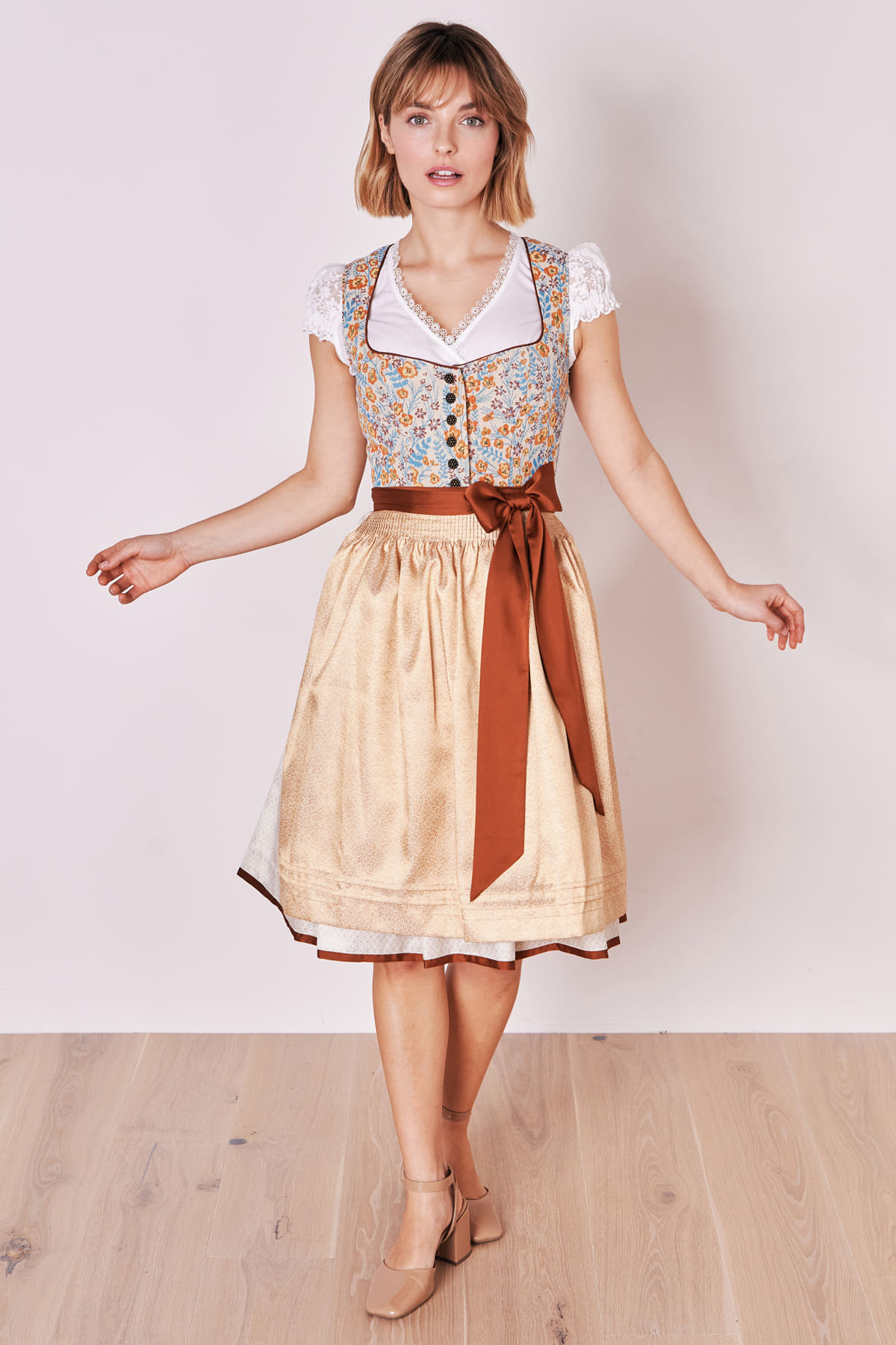 Dirndl Xandra (60cm) in beige im Krüger Dirndl Online Shop