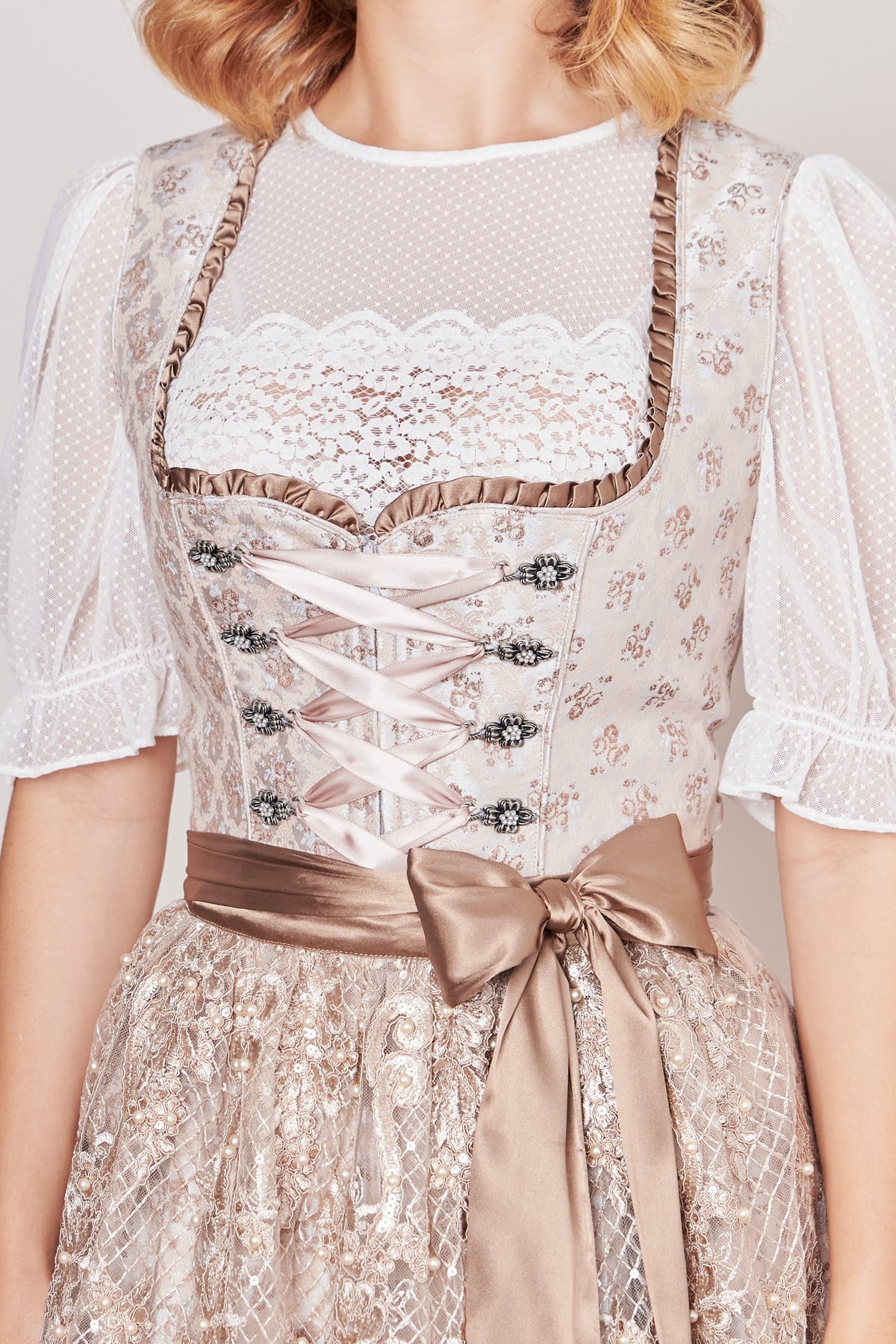 Dirndl Kalinda (60cm) in beige im Krüger Dirndl Online Shop