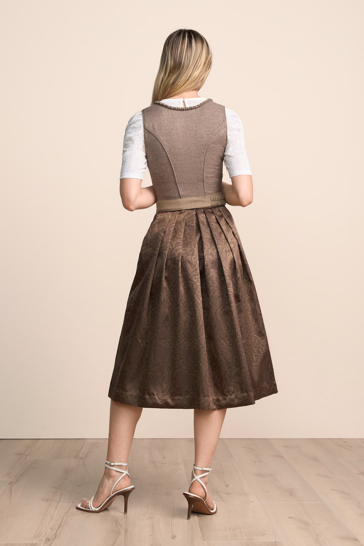Dirndl Georgia (70cm) in braun im Krüger Dirndl Online Shop