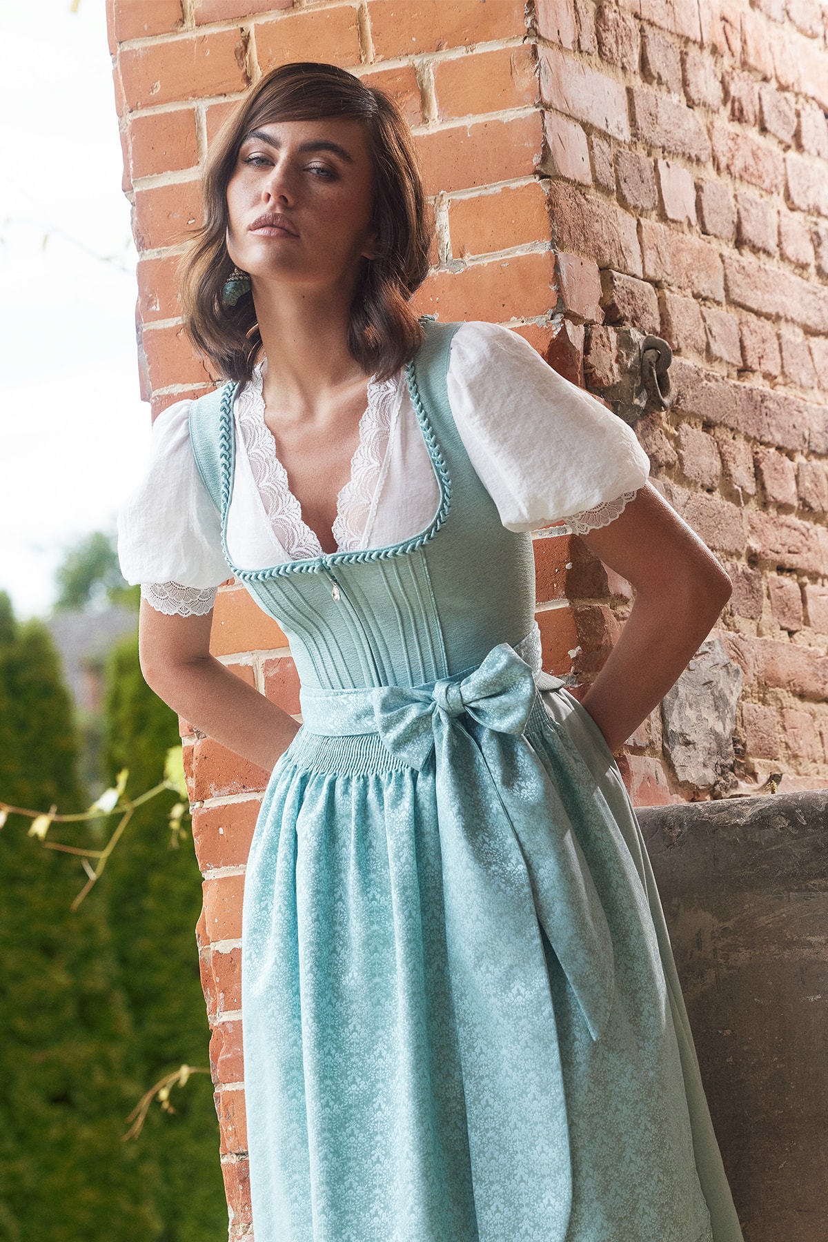 Dirndl Yanna (70cm) in türkis im Krüger Dirndl Online Shop