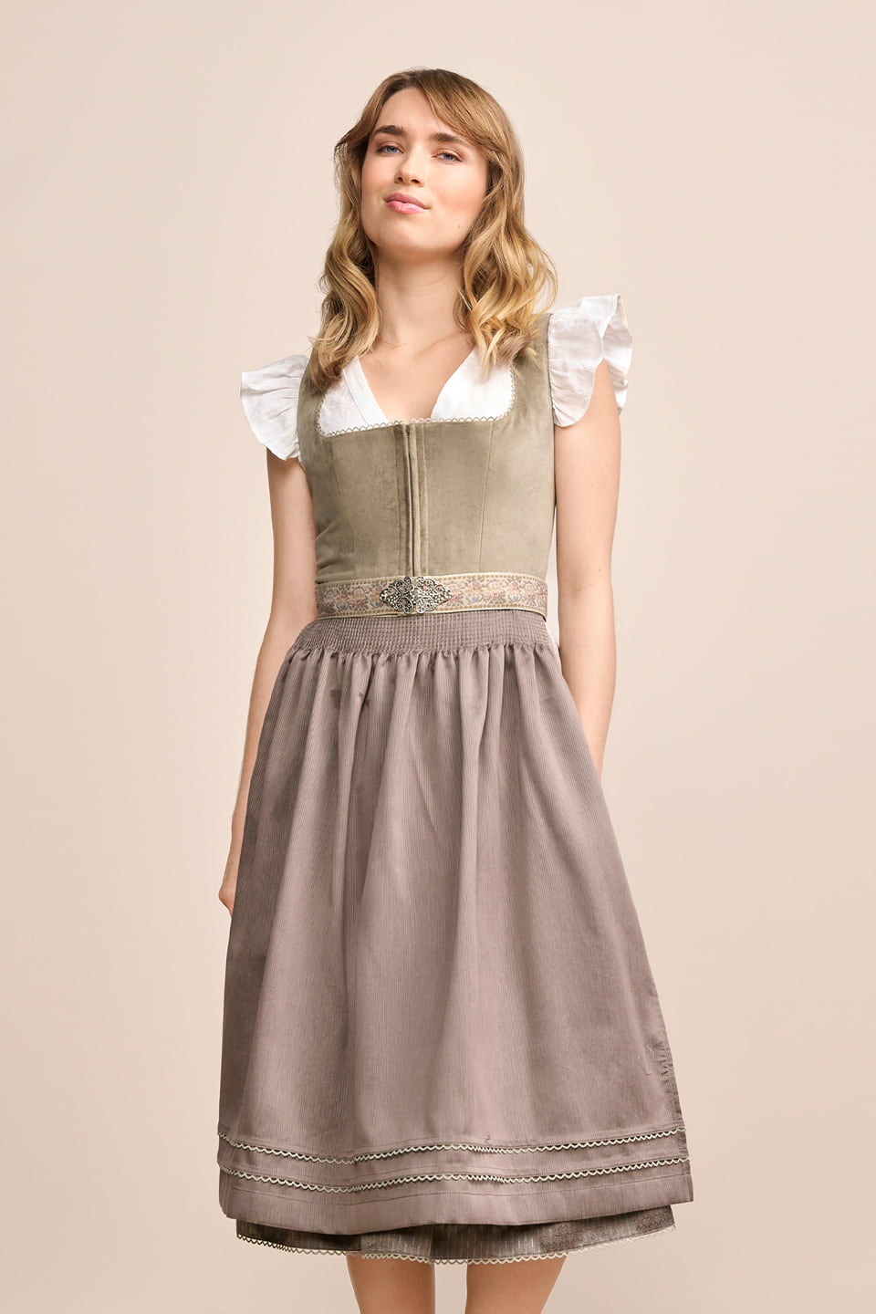 Beige Dirndl im Krüger Dirndl Online Shop