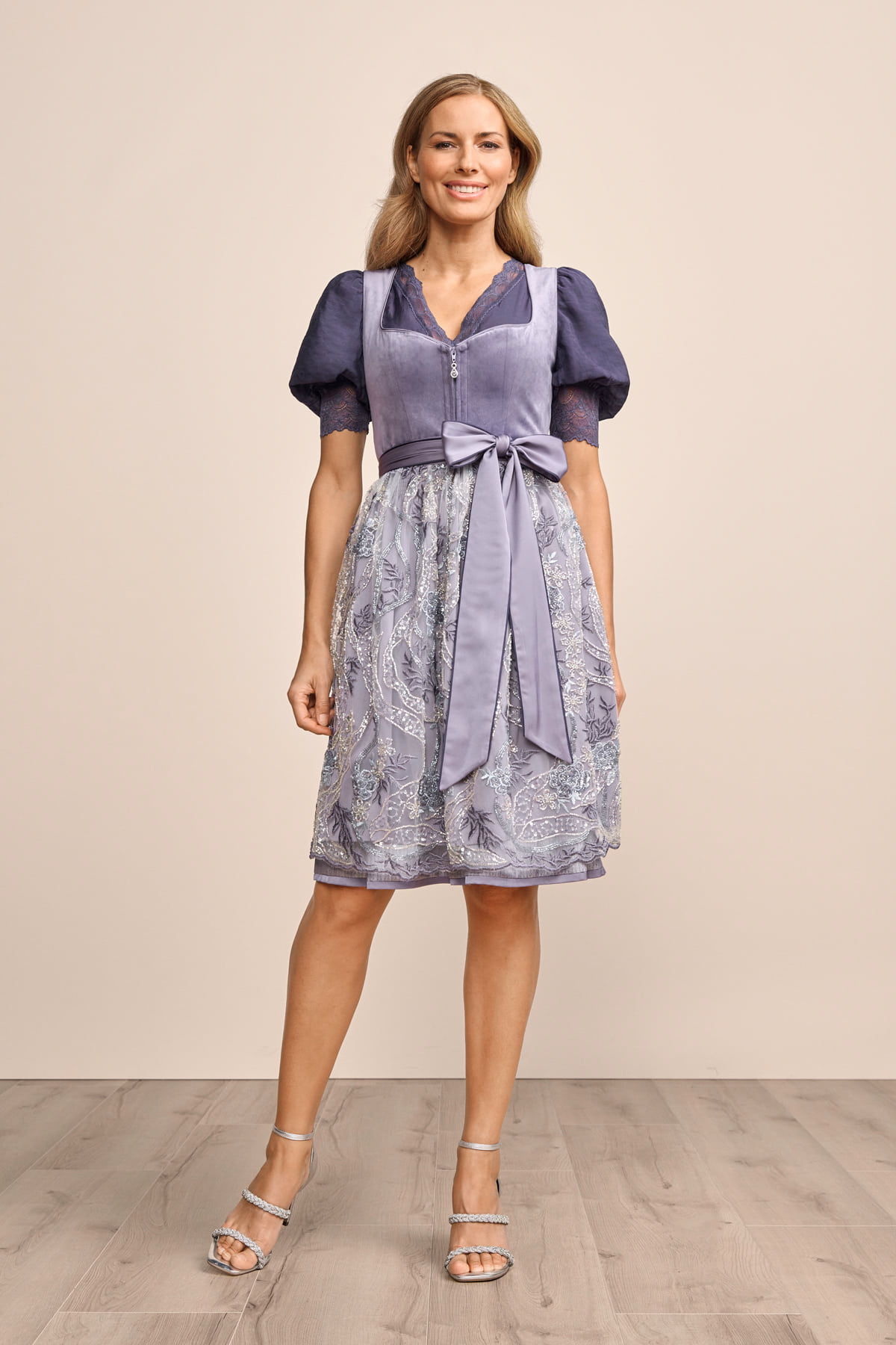 Dirndl Marene (60cm) in lila im Krüger Dirndl Online Shop