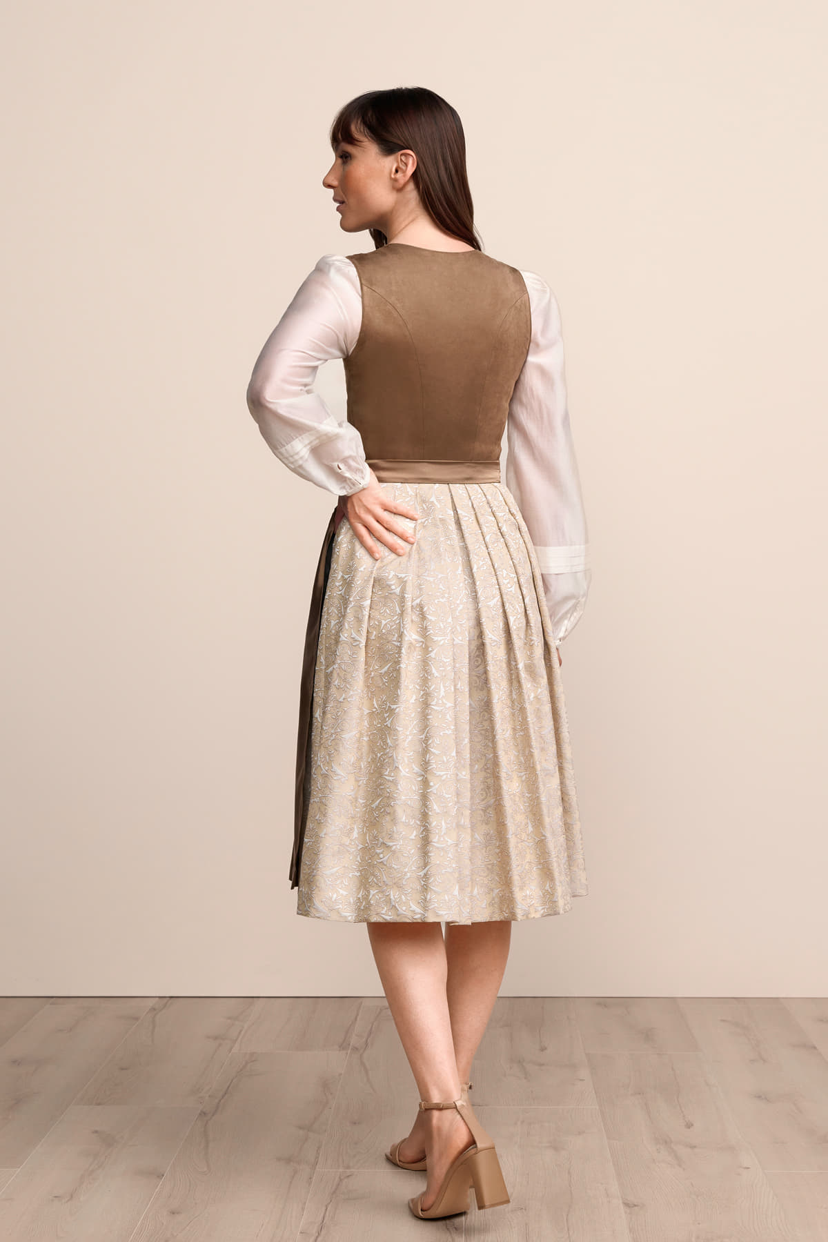 Dirndl Lanessa (70cm) in braun im Krüger Dirndl Online Shop