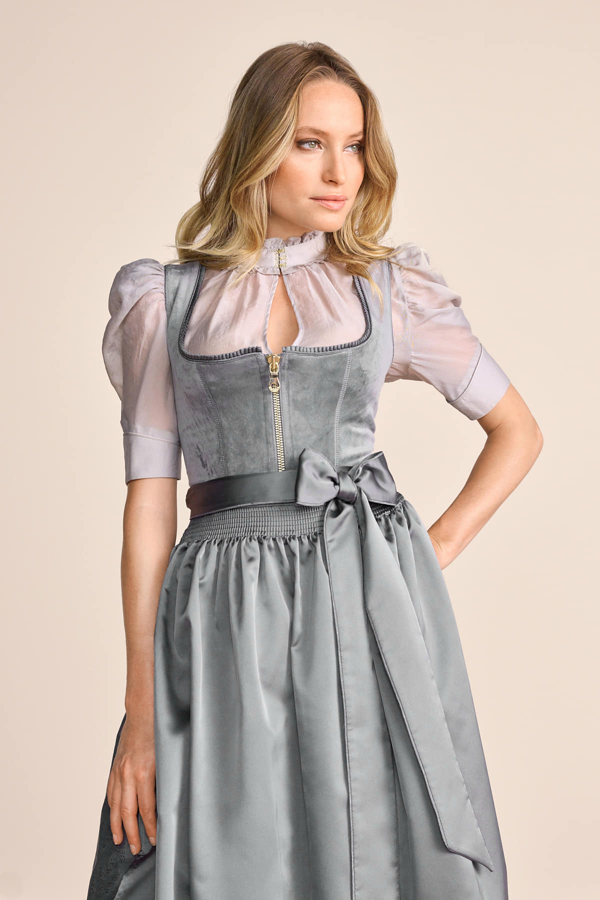 Dirndl Ester (70cm) in grau im Krüger Dirndl Online Shop