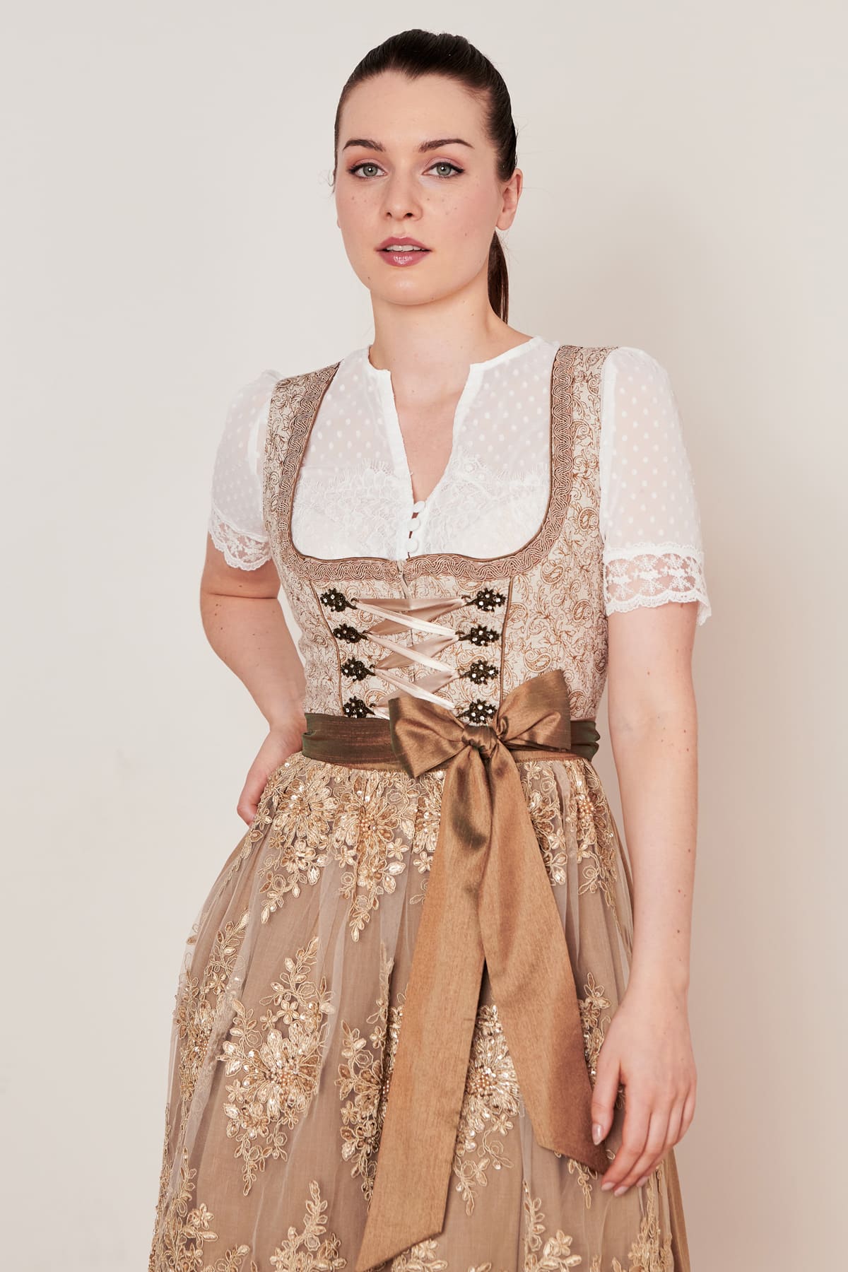 Dirndl Sansa (60cm) in beige im Krüger Dirndl Online Shop