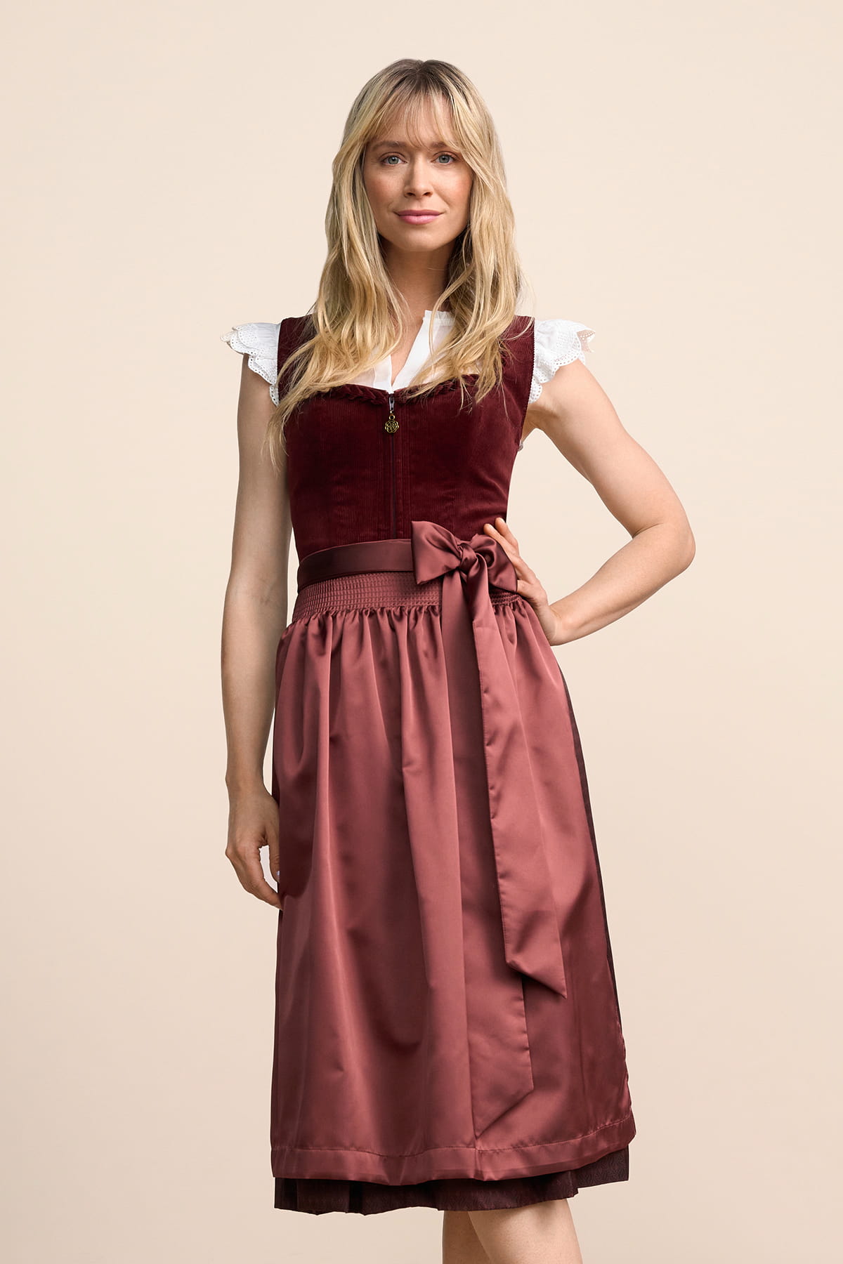 Dirndl Ariella (70cm) in rot im Krüger Dirndl Online Shop