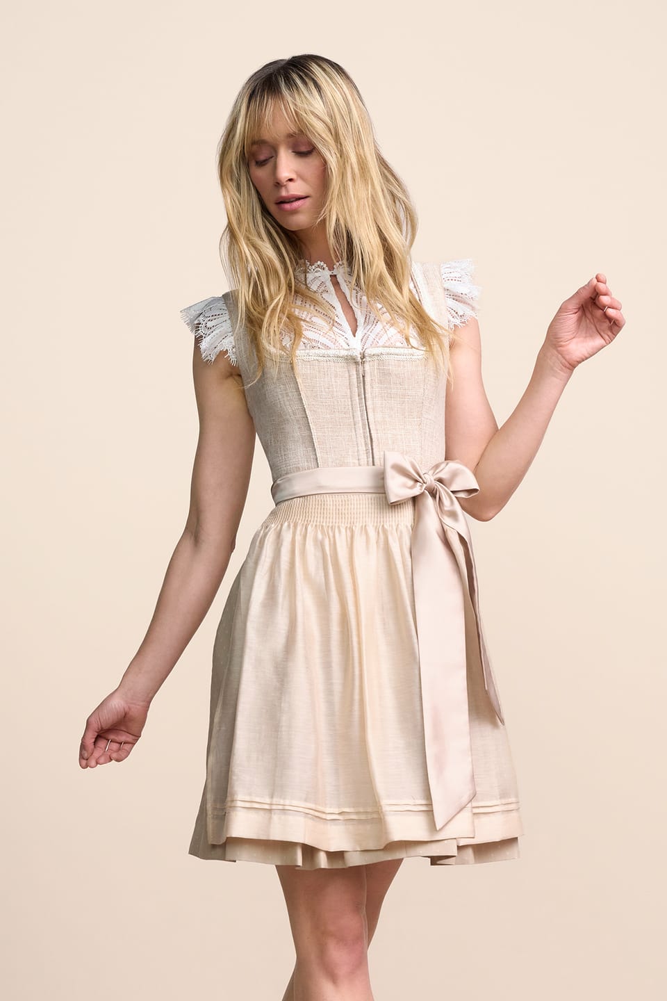 Beige Dirndl im Krüger Dirndl Online Shop
