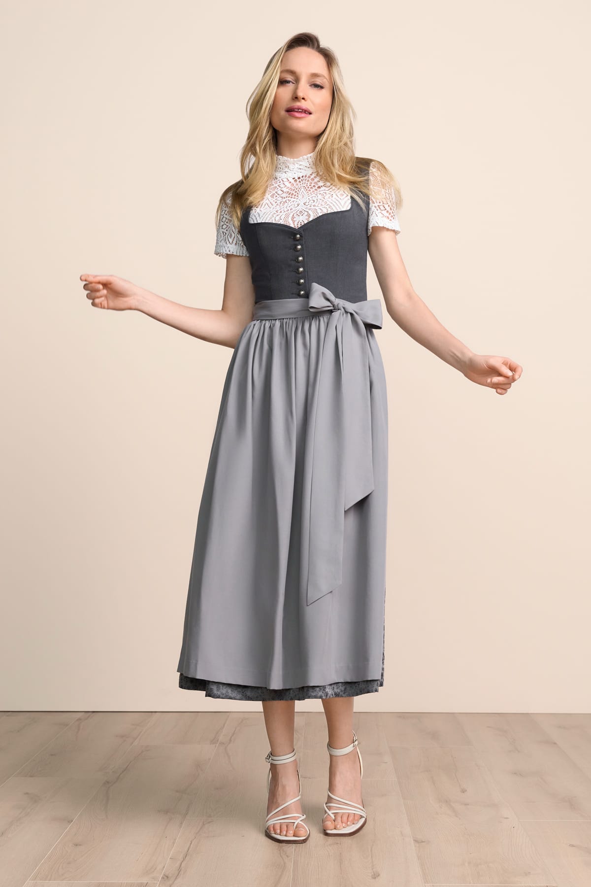 Dirndl Ileyna (80cm) in grau im Krüger Dirndl Online Shop