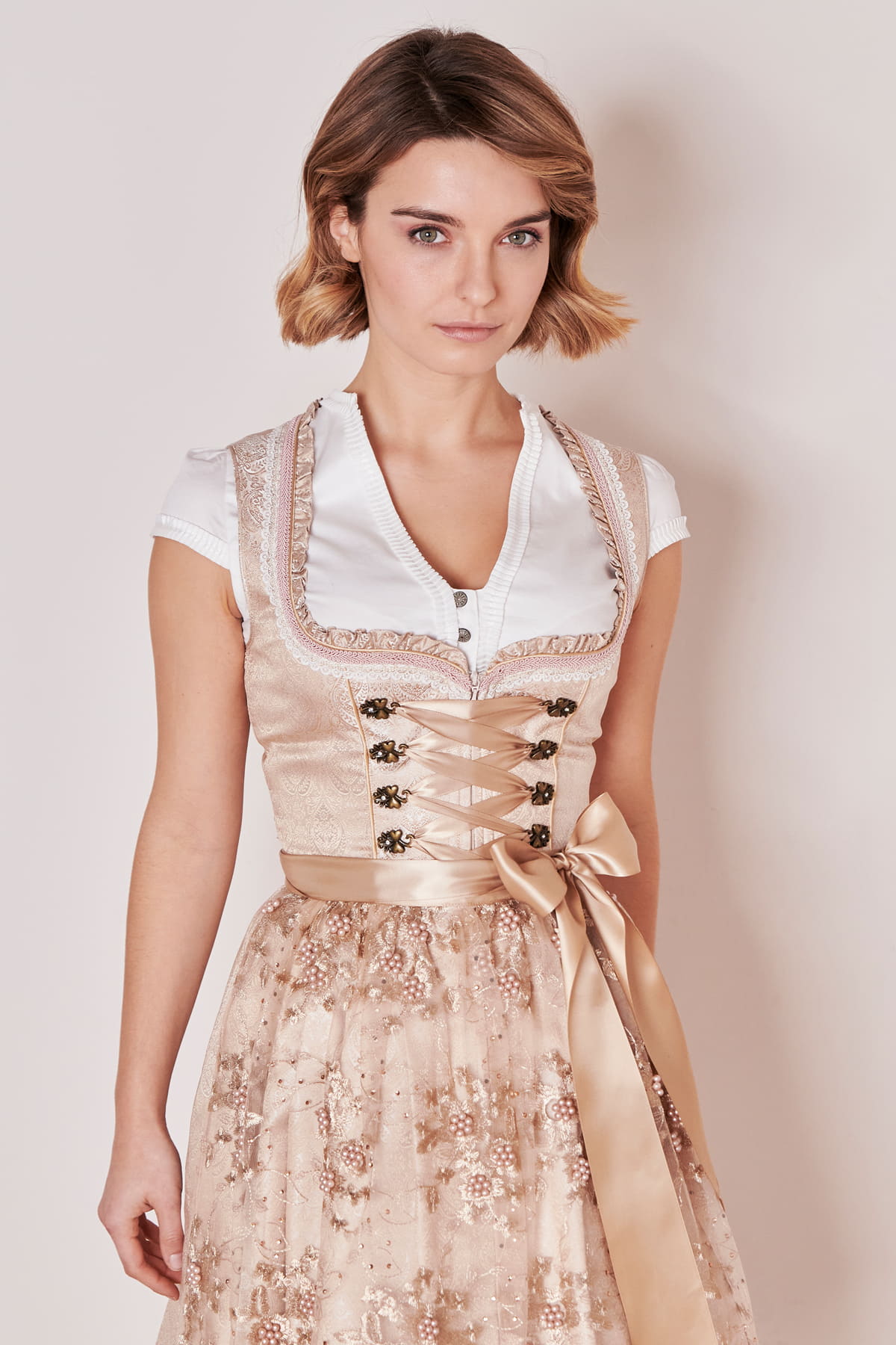 Dirndl Kailia (50cm) in beige im Krüger Dirndl Online Shop