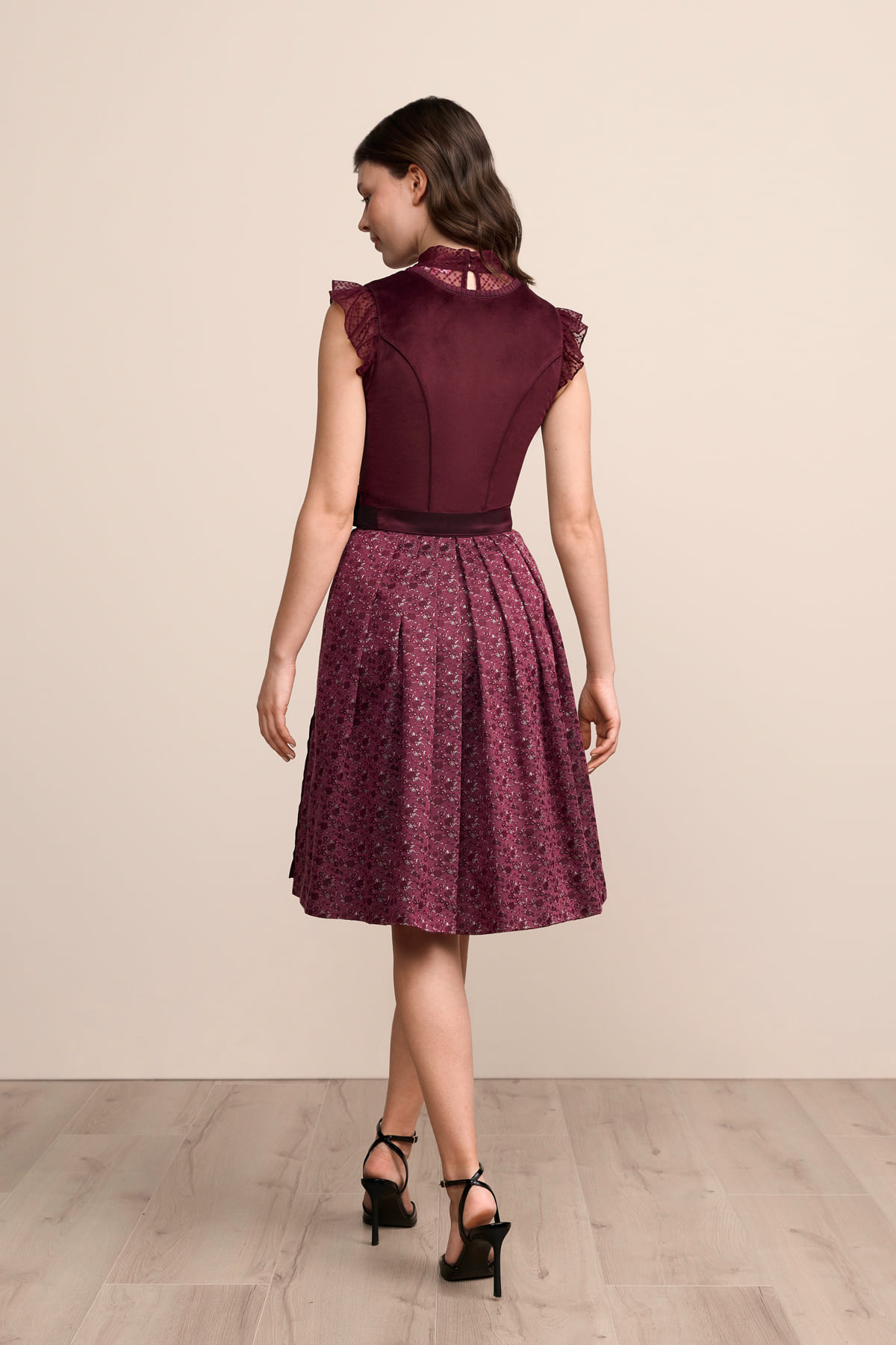 Dirndl Dilia (60cm) in rot im Krüger Dirndl Online Shop