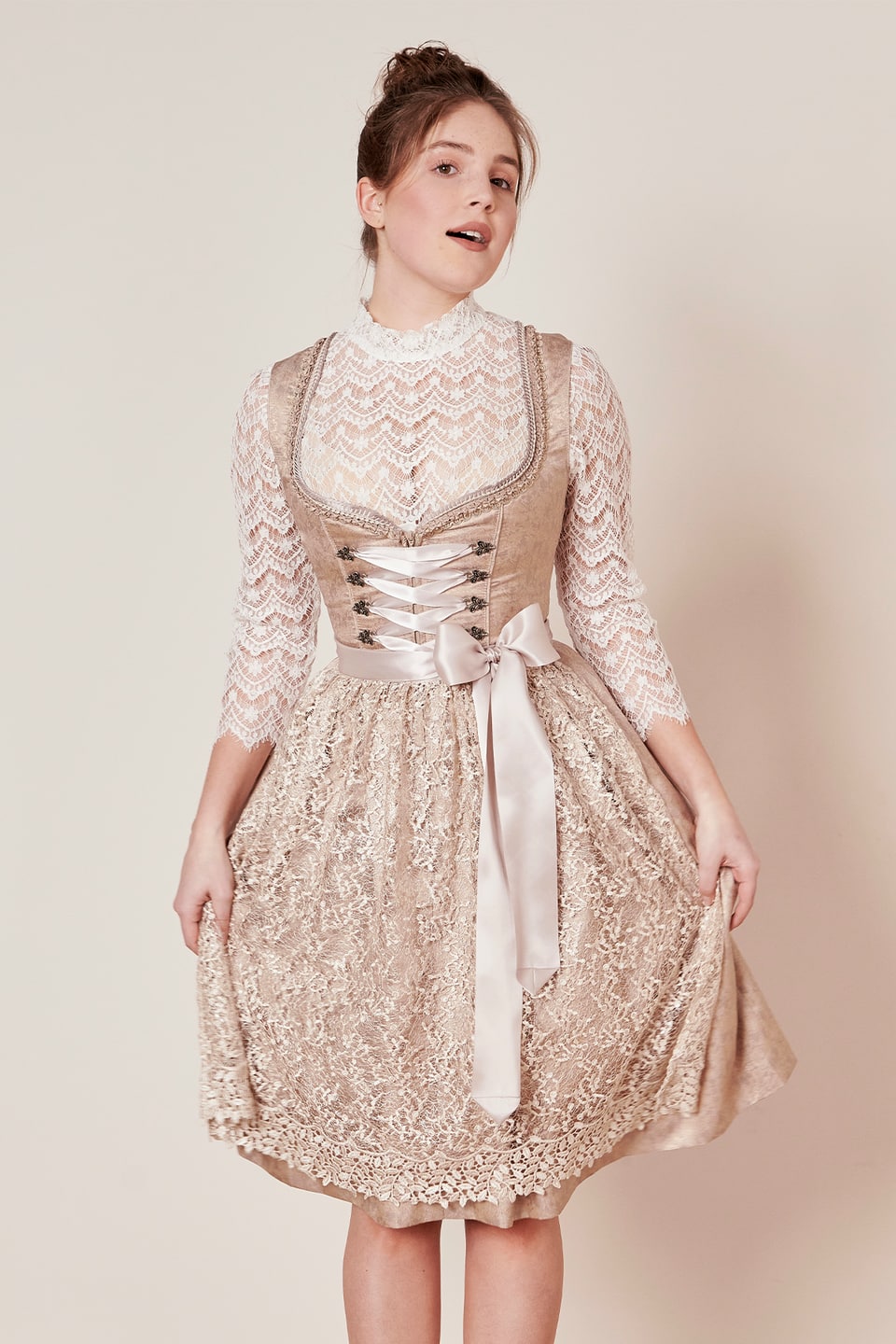 Beige Dirndl im Krüger Dirndl Online Shop